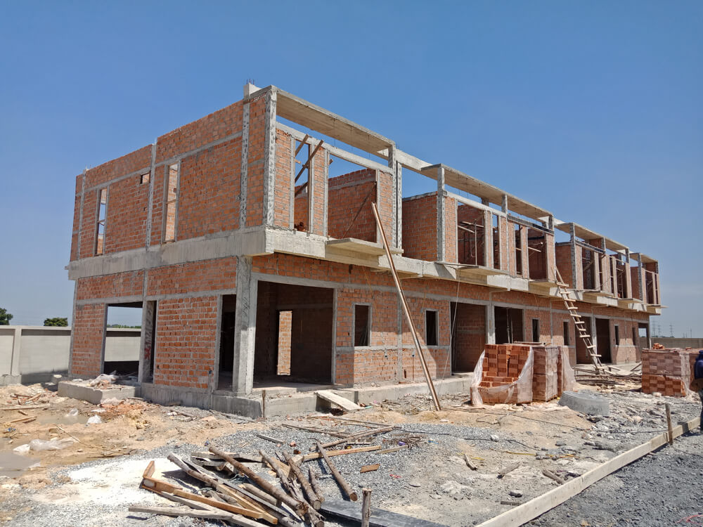 Off-plan vs Secondary Properties in UAE: Which to Buy?