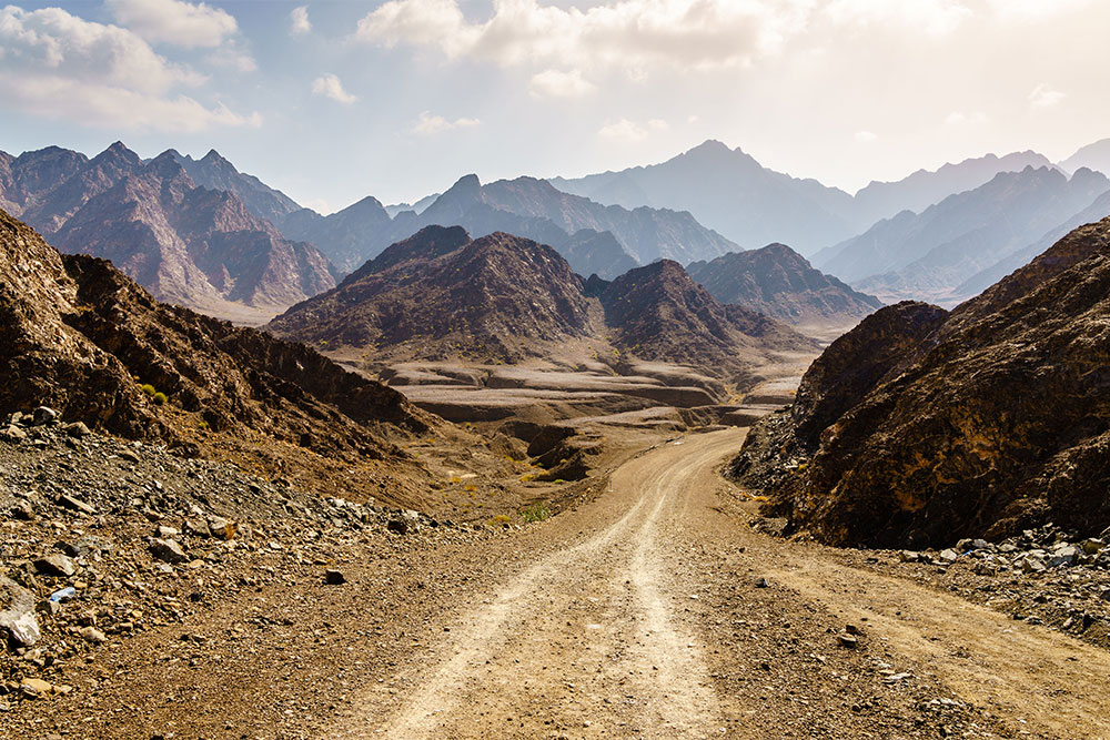 Top Trails for Hiking in Dubai - A Guide to Nature and Adventure