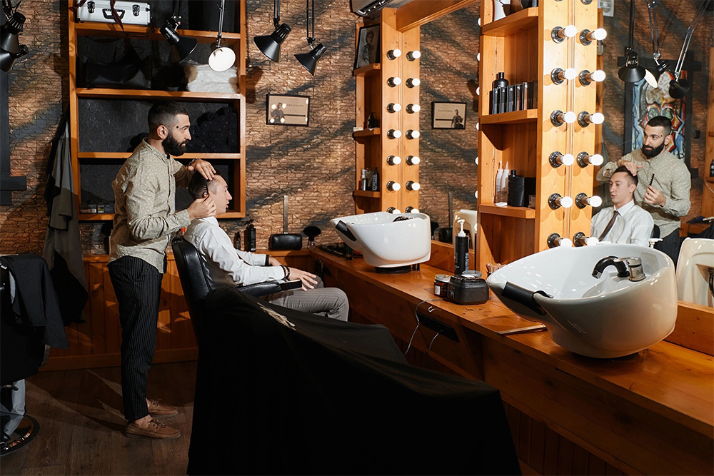 Barber Shop Abu Dhabi: Timings, Location and More