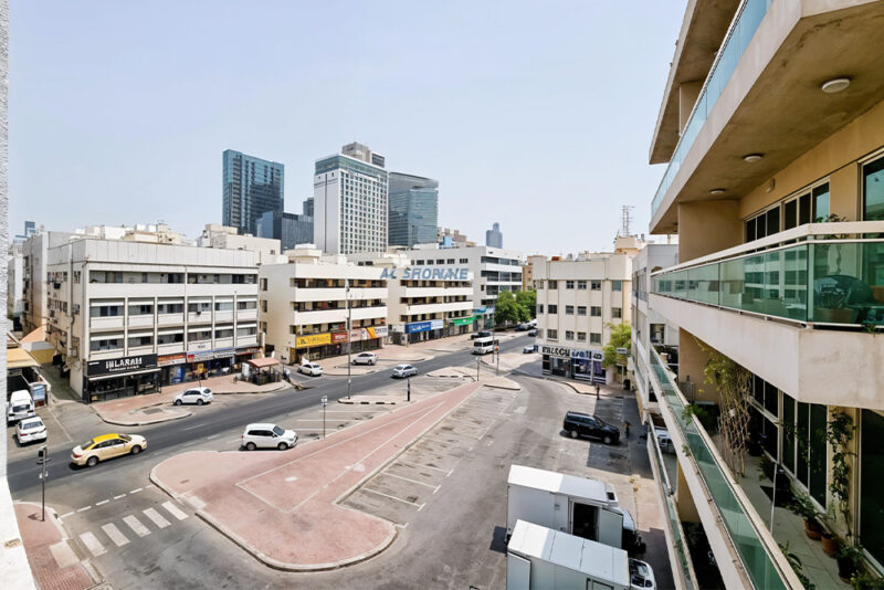 Pros and Cons of Living in Al Mankhool