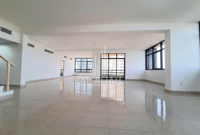 Rent in Hamdan Tower: Prime Location| Sea View | 3BHK Duplex + Balcony ...