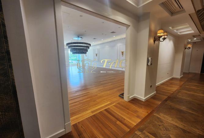 Rent in Oud Metha: Showroom | Oud Metha | Inside Mall | Semi fitted ...