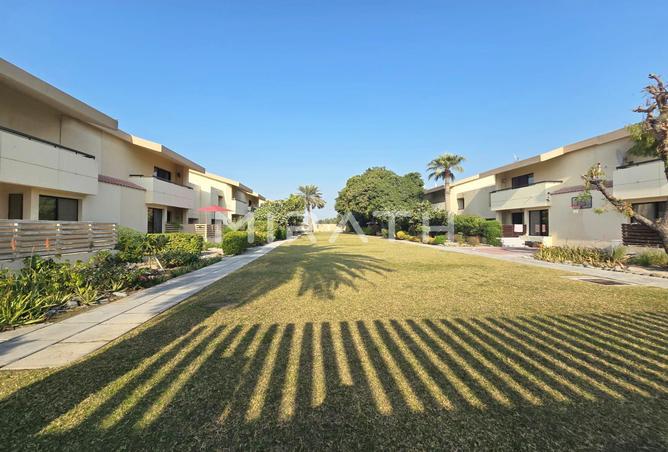 Rent in Al Safa 1 Villas: High Class Villa | Nice Pool | Huge Garden ...