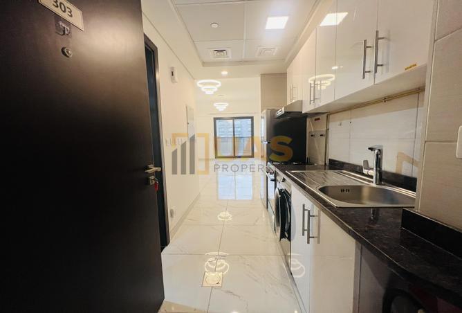 Rent in White Rose: Studio /balcony /gym /faimly building 44k jvc ...