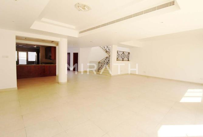 Rent in Jumeirah 3 Villas: Pristine Villa | Gated Community | Prime ...