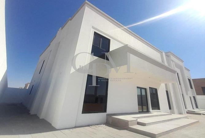 Rent in Mohamed Bin Zayed City: A Two Brand New Villas for Staff ...