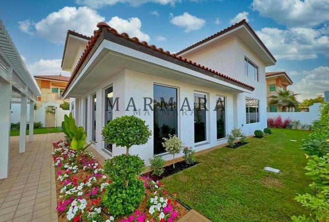 Rent in Jumeirah 3 Villas: Fully Renovated | 5 BR | Tennis Court, Pool ...