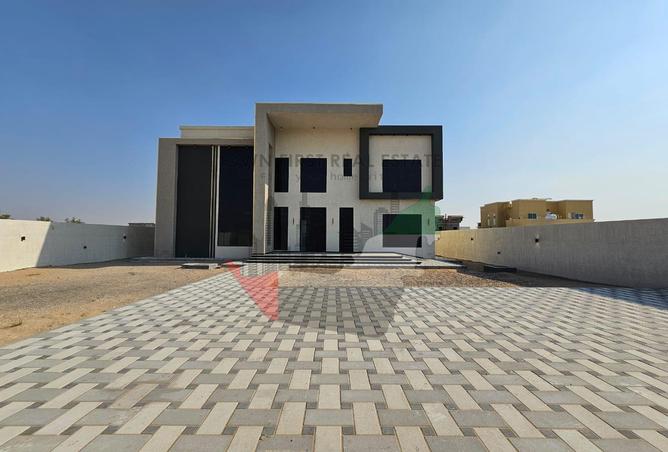 Rent in Al Aweer 1: Brand new villa| Modern design| 5br| Majlis| Ready ...