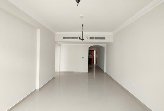 Rent in Al Hoor Building: Luxury apartment available in commercial ...