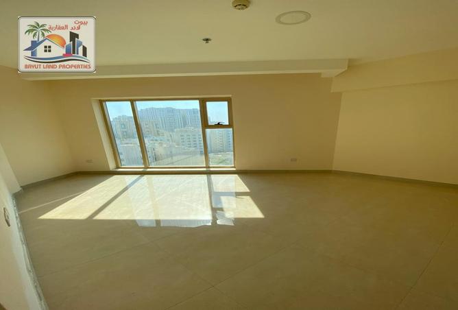 Rent in Talal Building: 3 rooms in Al Majarah | Sea view | Spacious ...