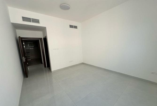 Rent in Al Jurf 2: Available for annual rent in Ajman Al Jurf, one be ...