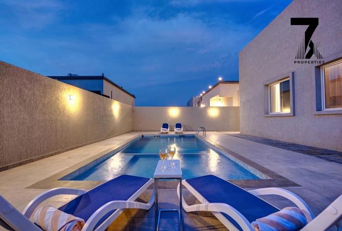 Rent in The Townhouses at Al Hamra Village: Luxurious 2BR Villa with ...
