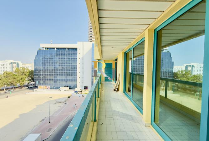 Rent in Mankhool Building: 4BHK plus Maids-2 Car Parking Free-Ready to ...