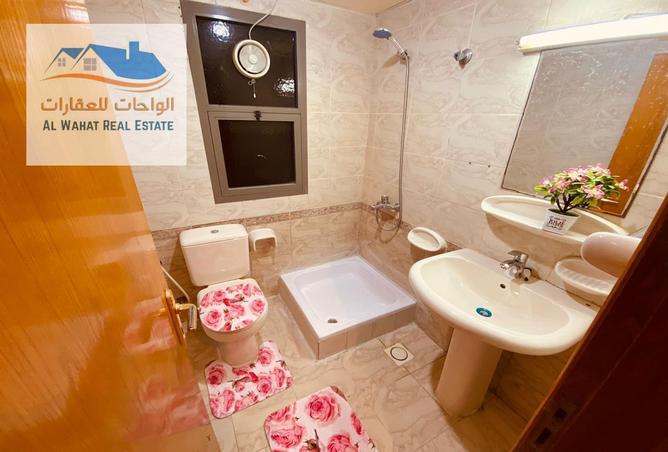 Rent in Ameer Bu Khamseen Tower: Al Majaz 3 overlooking the lake behind ...