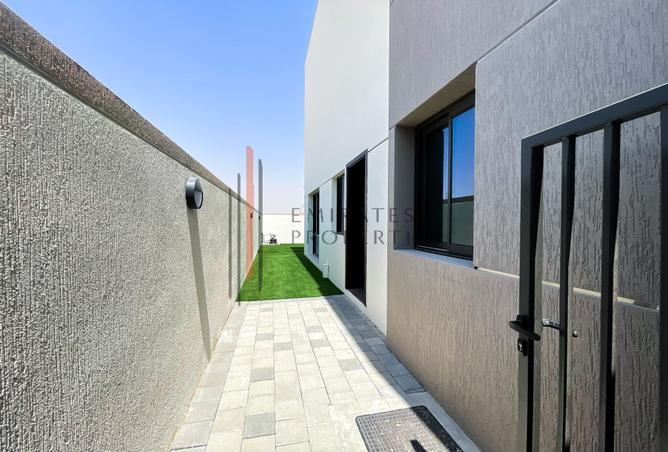 Sale In Azha Community Luxurious 4br Town House I First Gated