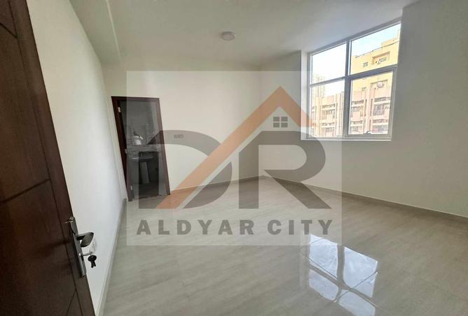 Rent in Al Rumailah building: In Al Ramila a room and hall next to the ...