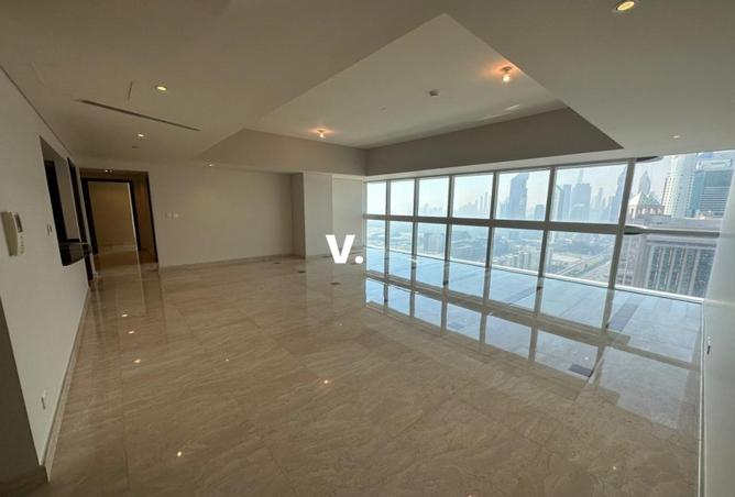 للايجار في برج سما: Huge Layout| Great Offer | Close to One Central And ...