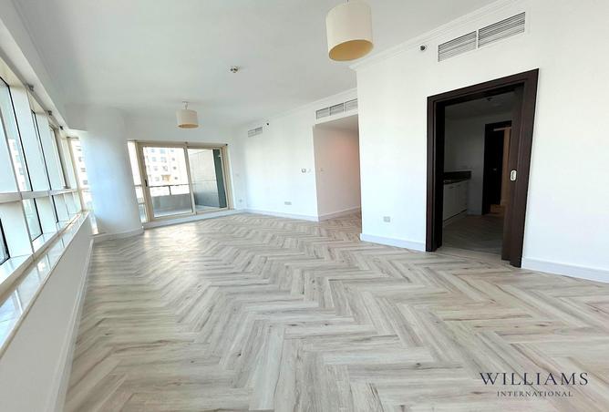 Rent in Marina Quays West: HIGH FLOOR | UPGRADED | CHILLER FREE | Property Finder