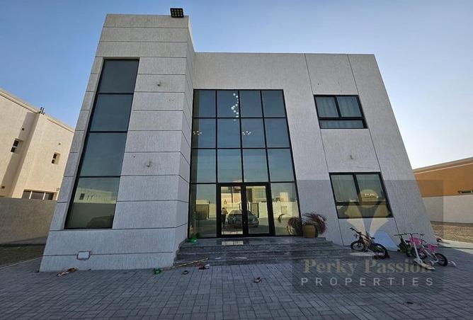 Rent in Al Aweer 1: Spacious 4BR Villa | Huge Compound | 180K ...