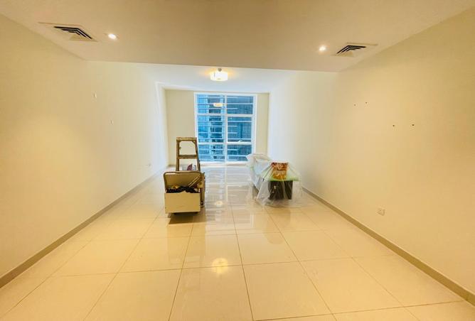 Rent in Duja Tower: Amazing Huge size 1bhk with all amenities now only ...
