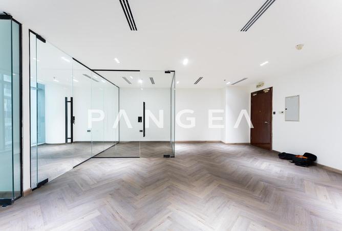 Rent in The Metropolis: High-End Combined Office | Glass Partitioned ...