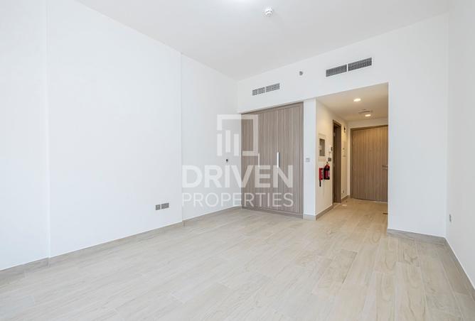 Rent in AZIZI Riviera 5: Vacant Apt with Lagoon and Burj Khalifa Views ...