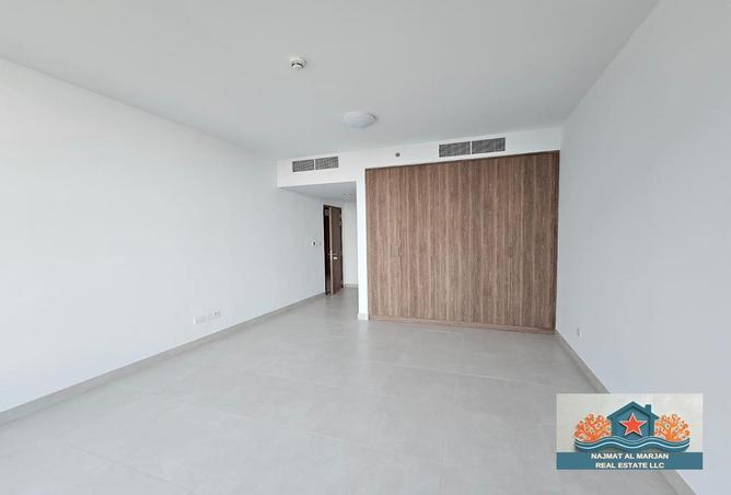 Rent in DXB Tower: Upgraded For Family only Main Sheikh Zayed Road ...