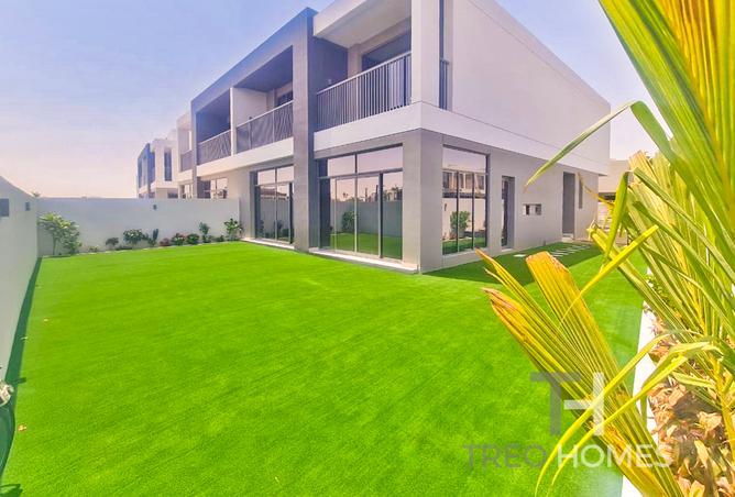 Rent in The Pulse Beachfront: Brand New | Vacant Now | Corner Unit ...