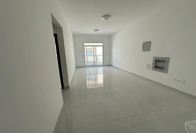 Rent in Al Jurf 2: One room and a hall in Ajman, Al Jarf area ...