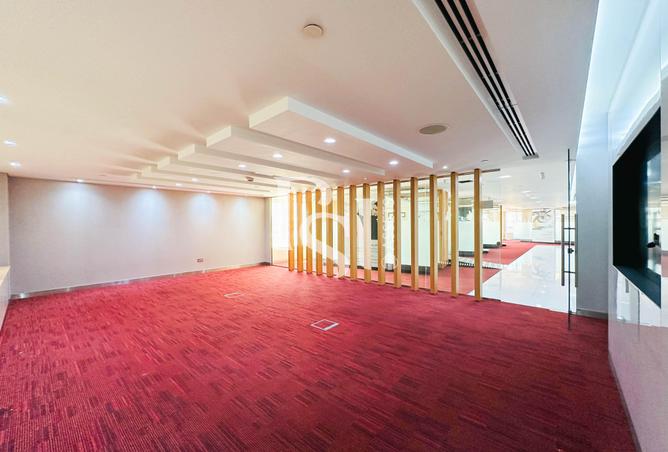 Rent in Commercial Tower: Fully Fitted Retail | 4 Payments | Spacious ...