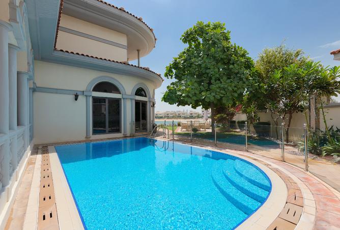 Rent in Signature Villas Frond D: 5BR Beachfront Signature Villa French ...